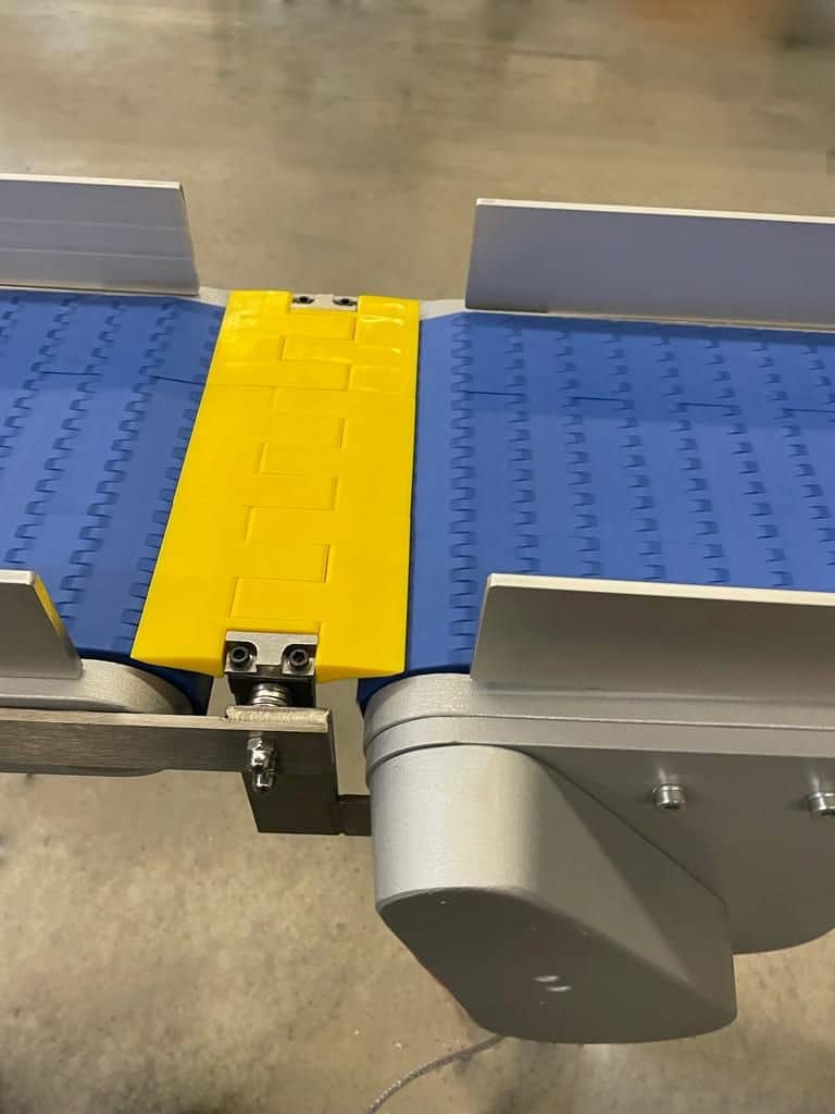 Dorner-modular_belt_conveyors_with_segmented_transfer_plates - Dorner ...