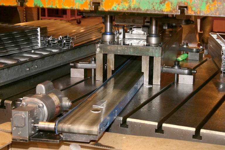 Metal Working Conveyor Systems and Manufacturing - Dorner Conveyors